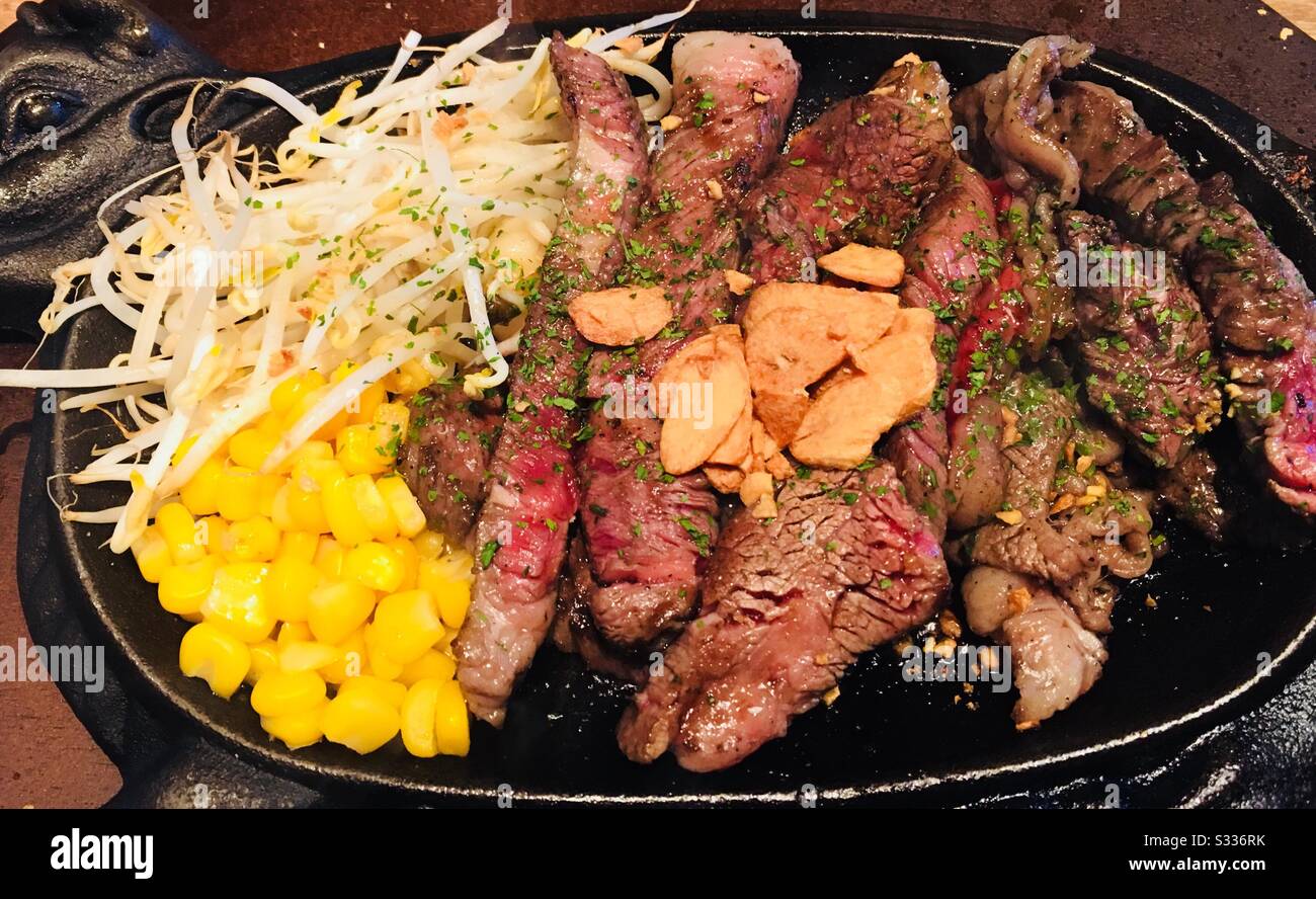 Sizzling steaks hi-res stock photography and images - Alamy