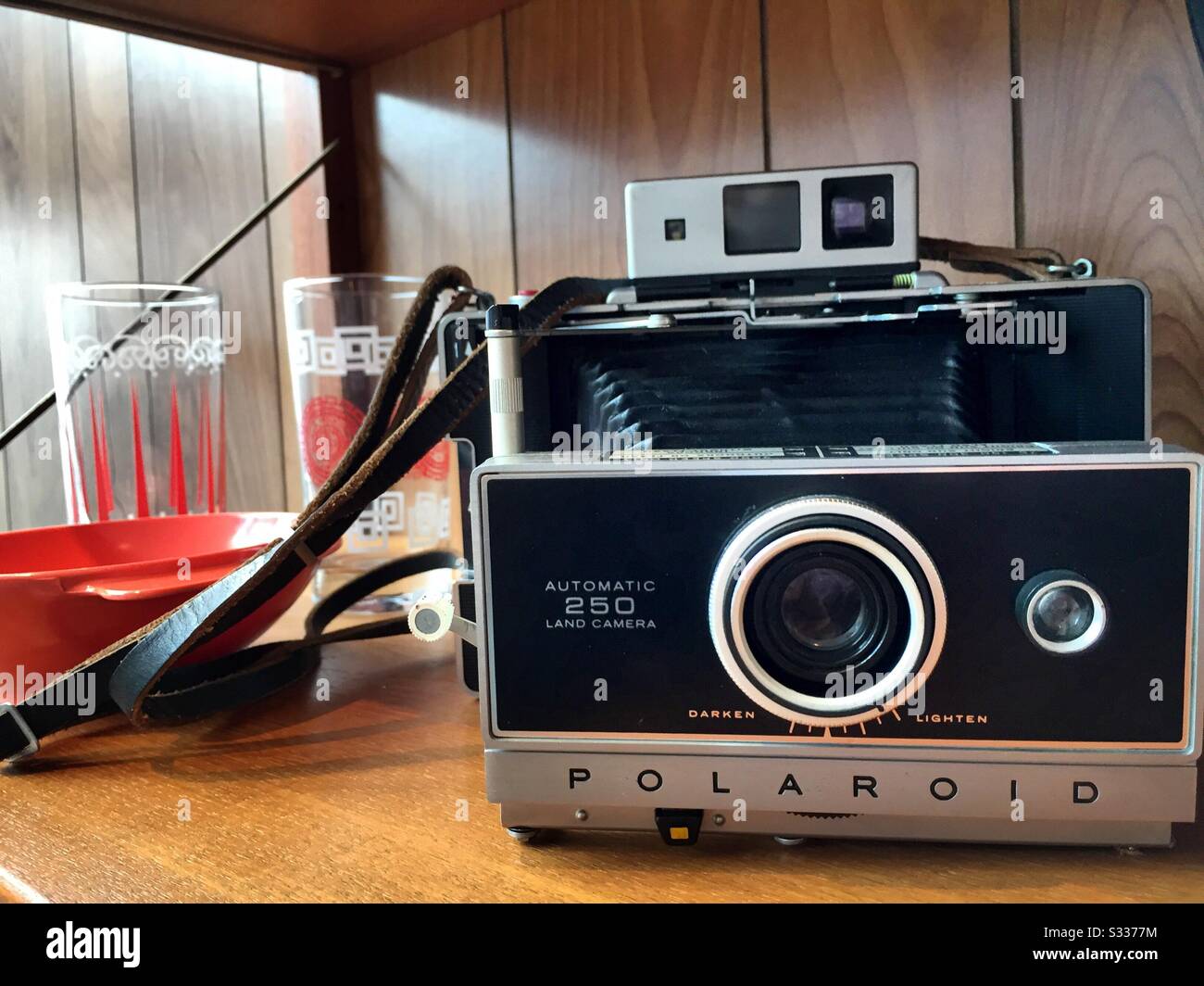 Polaroid land camera hi-res stock photography and images - Alamy
