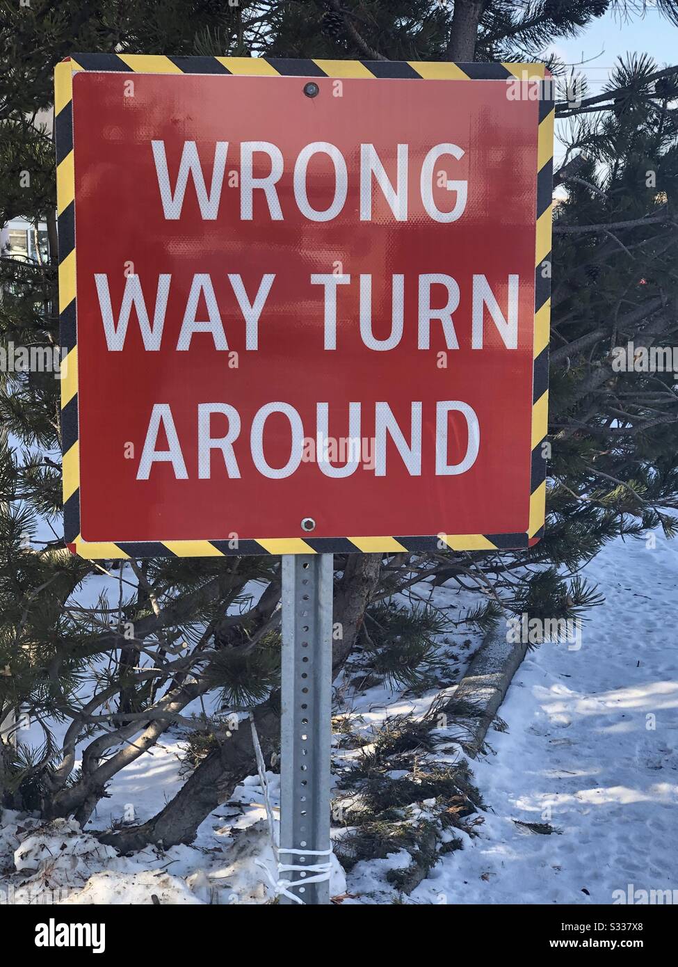 Red wrong way sign hi-res stock photography and images - Alamy