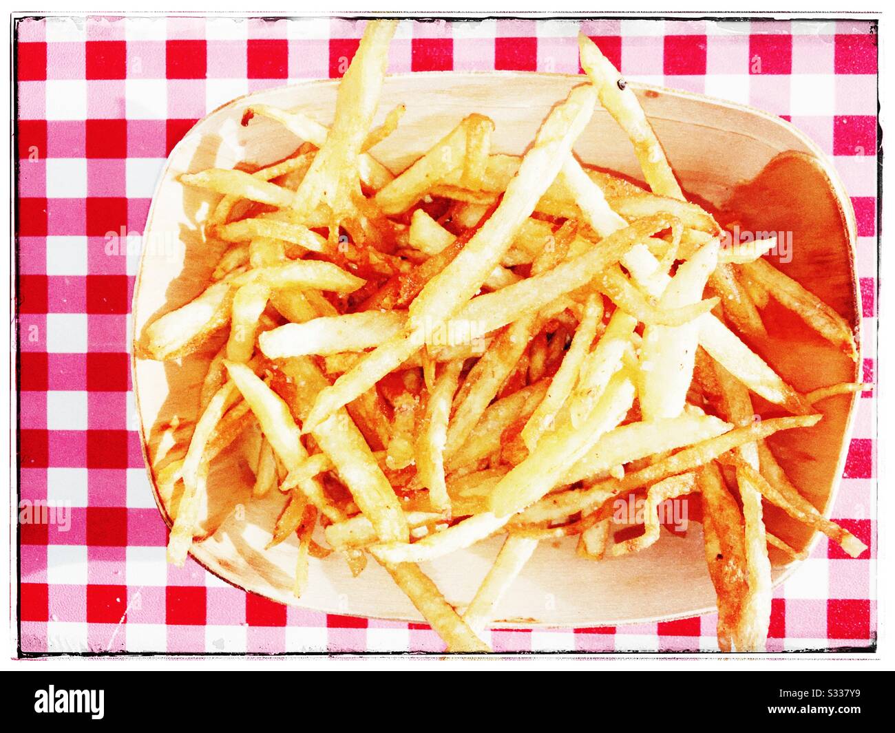 Straw potato chips Stock Photo - Alamy