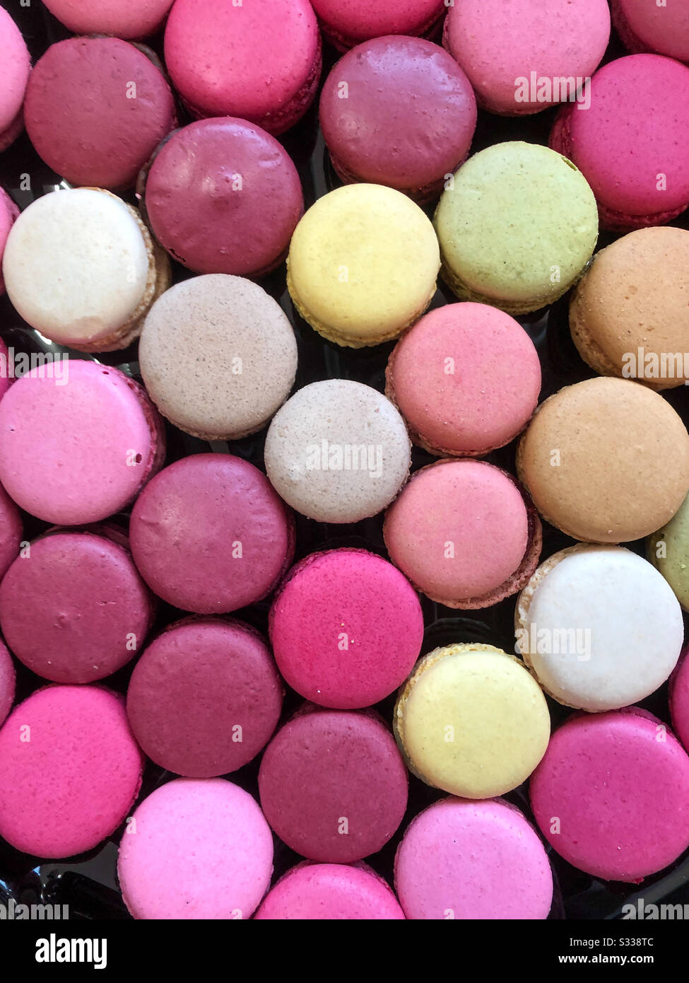 Tray of macaroons hi-res stock photography and images - Alamy