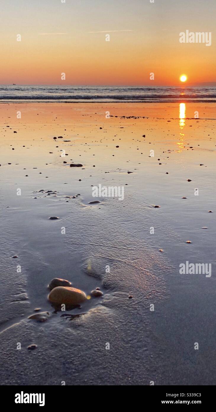 Wet sand and beach hi-res stock photography and images - Alamy