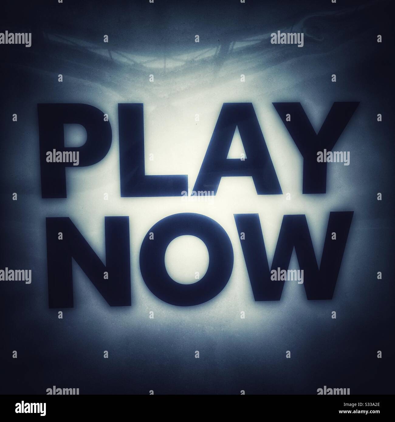 Play now sign Stock Photo - Alamy