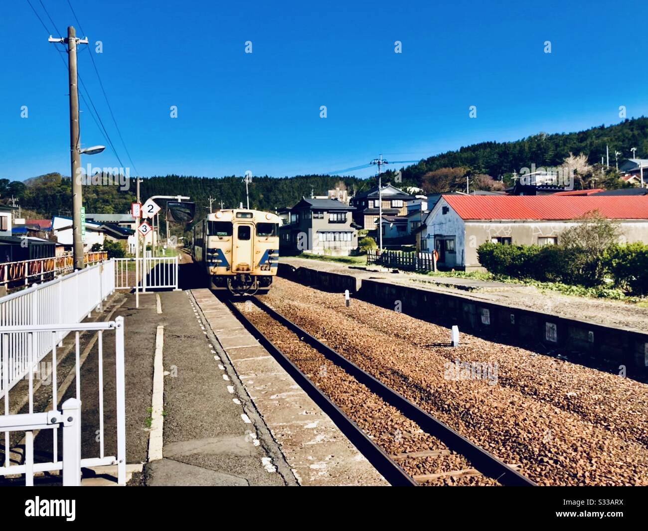 Train station in rural Japan, Mutsu Iwasaki, Aomori Stock Photo - Alamy