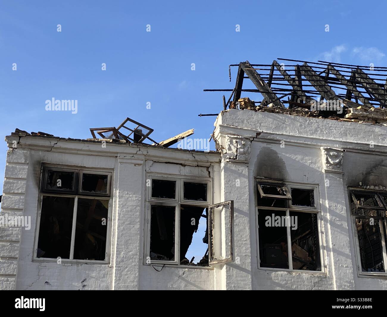 Burnt house hi-res stock photography and images - Alamy