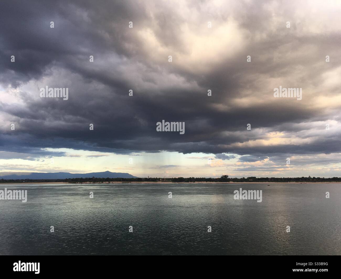 River thunder hi-res stock photography and images - Alamy