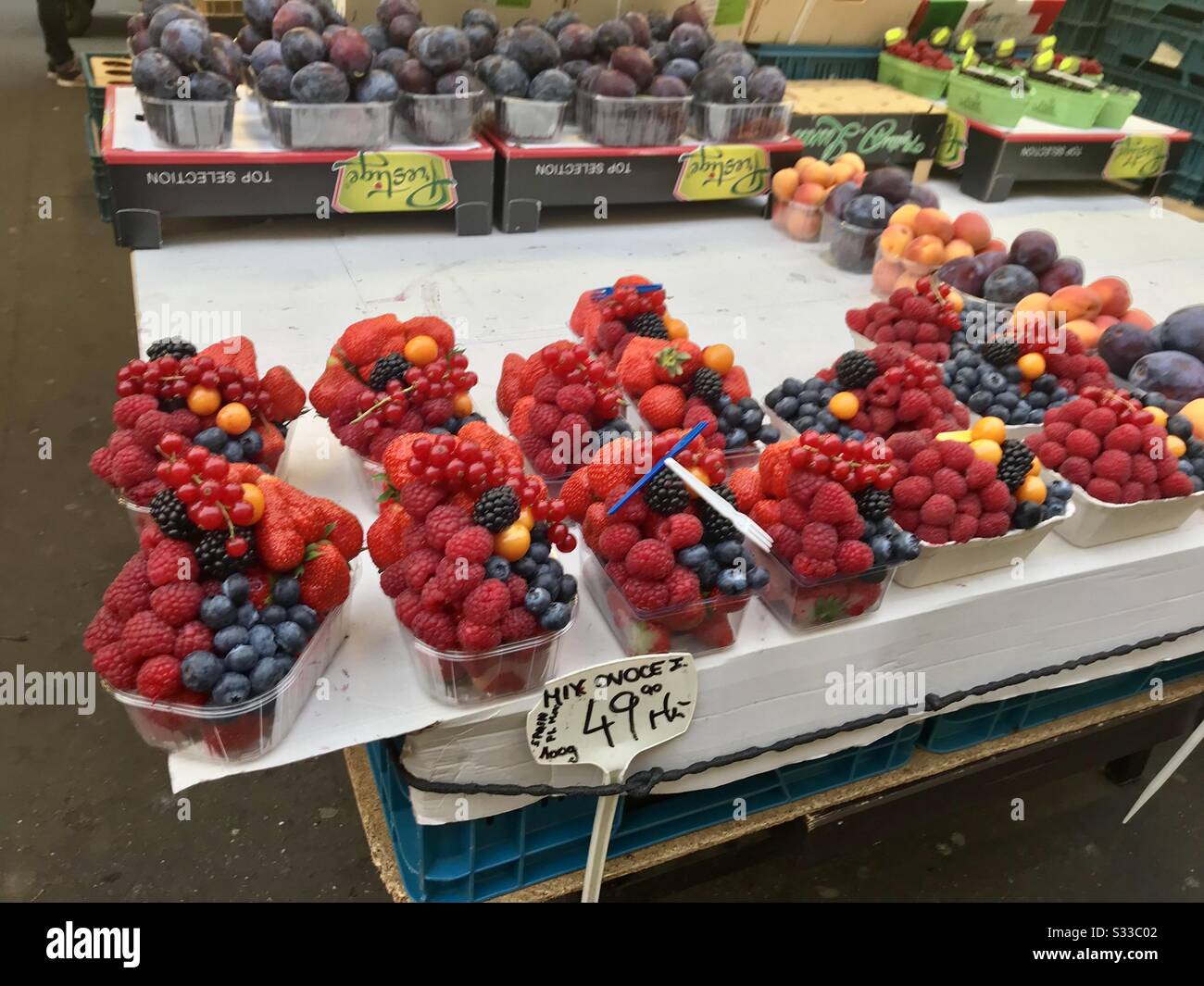 Prague farmer’s market fruit Stock Photo - Alamy
