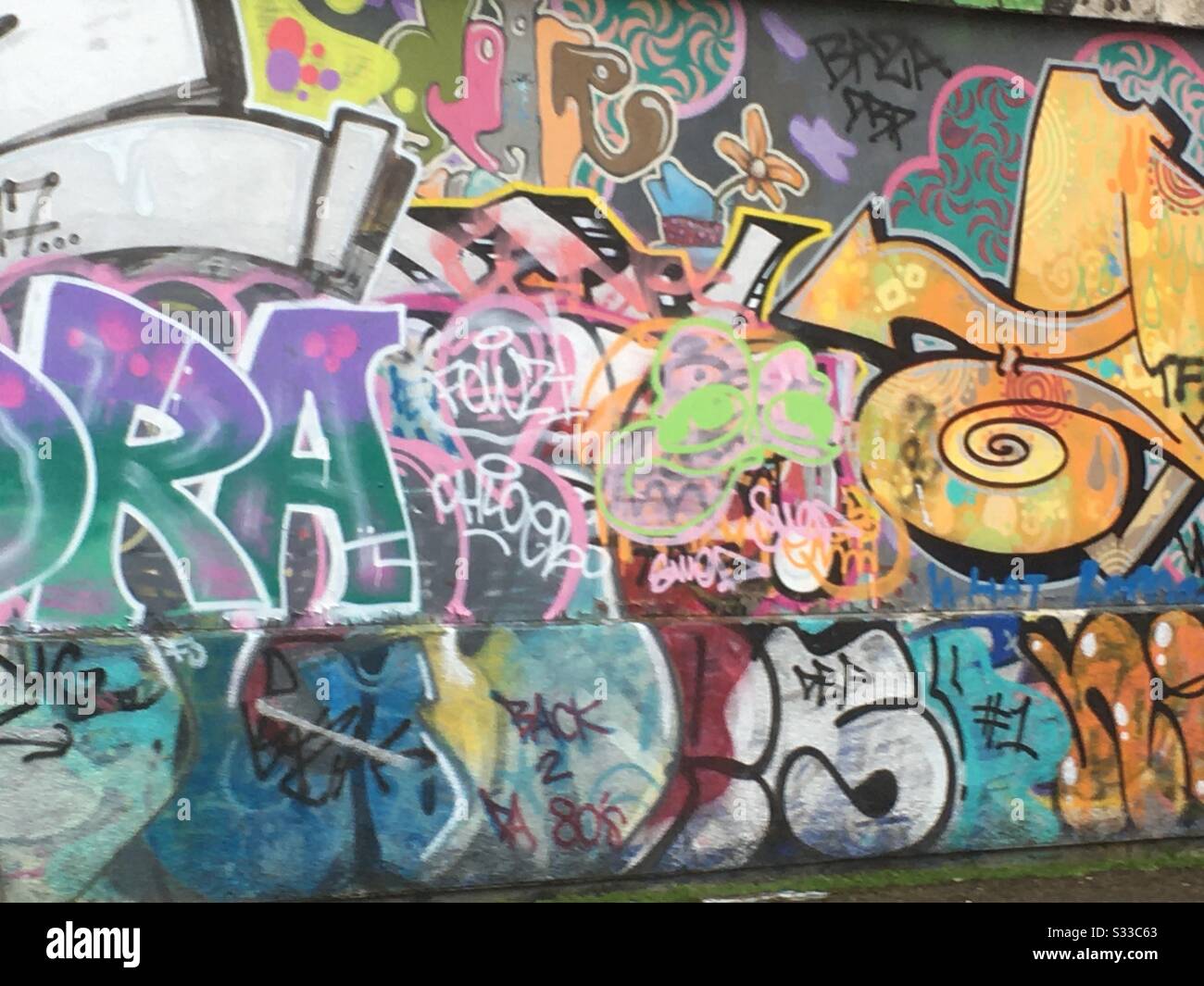 Urban graffiti wall hi-res stock photography and images - Alamy