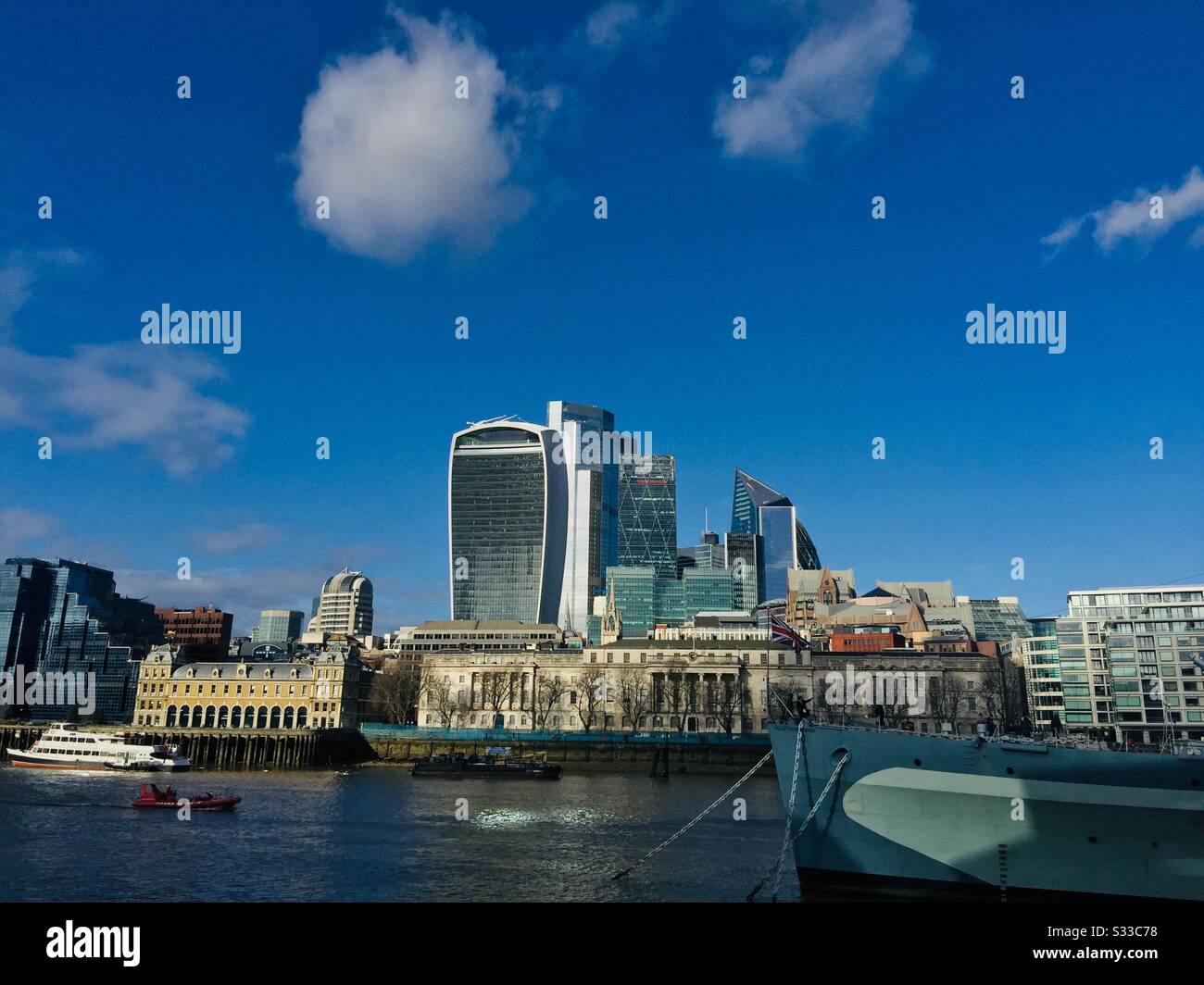 City london river thames in smartphone stock photos and images - Alamy