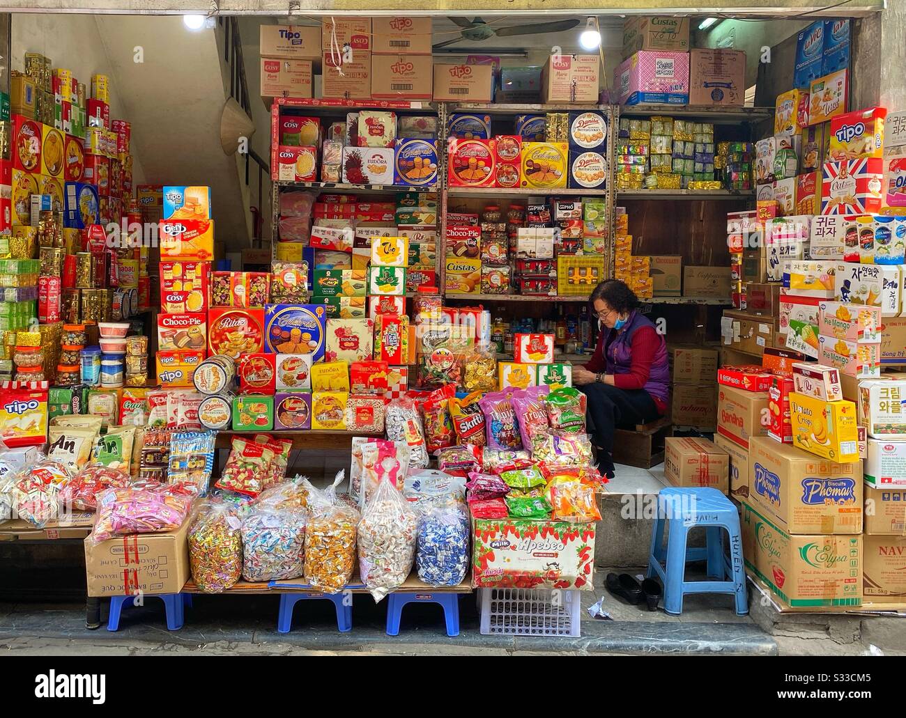 Selling candies hi-res stock photography and images - Alamy