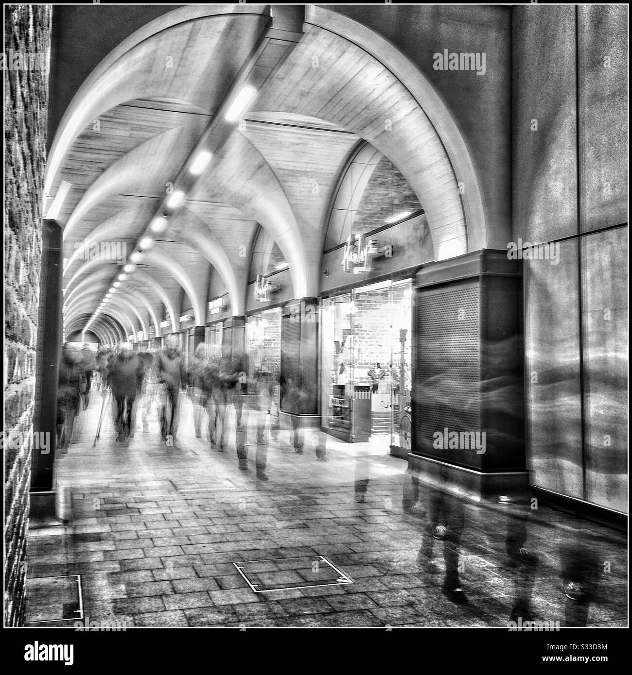 London Bridge station blur Stock Photo - Alamy