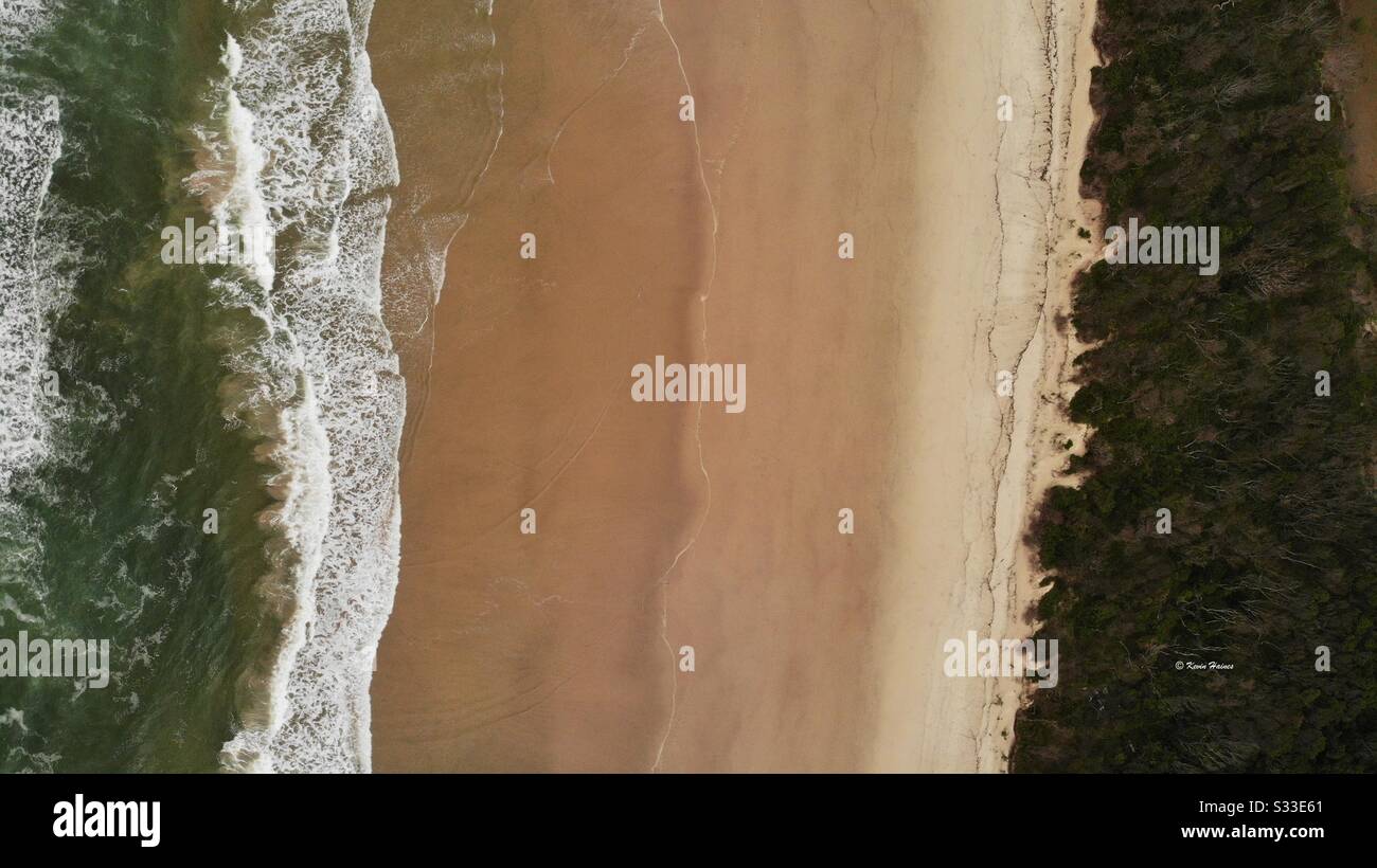 Ocean meets beach Stock Photo - Alamy