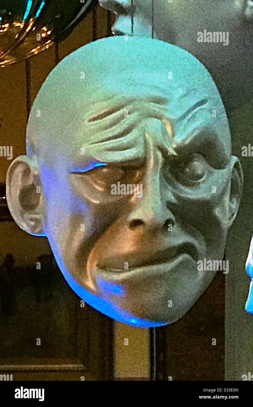 Floating heads in Kelvingrove Art Gallery Glasgow, Scotland Stock Photo ...