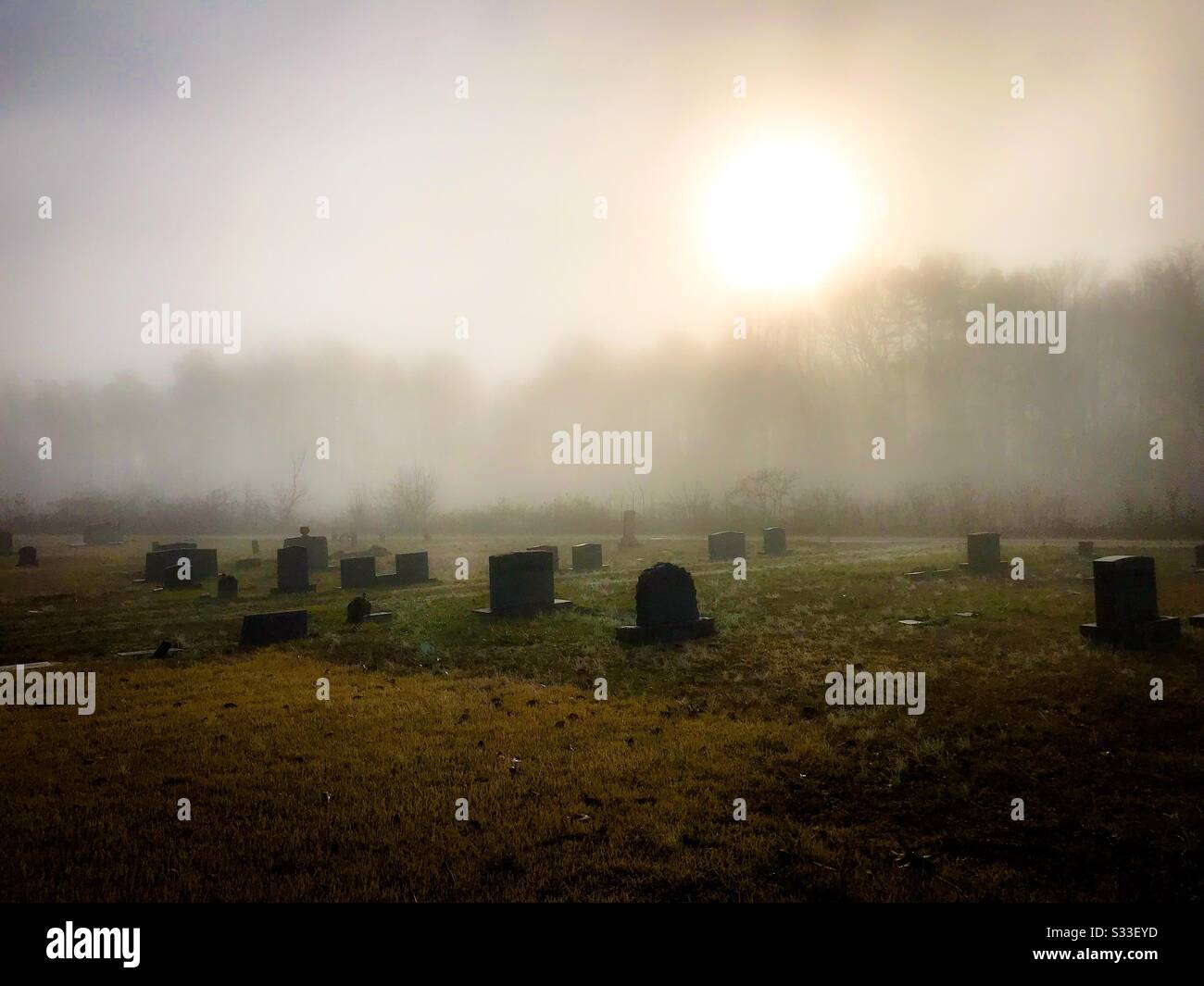 Cemetery headstone sun hi-res stock photography and images - Alamy