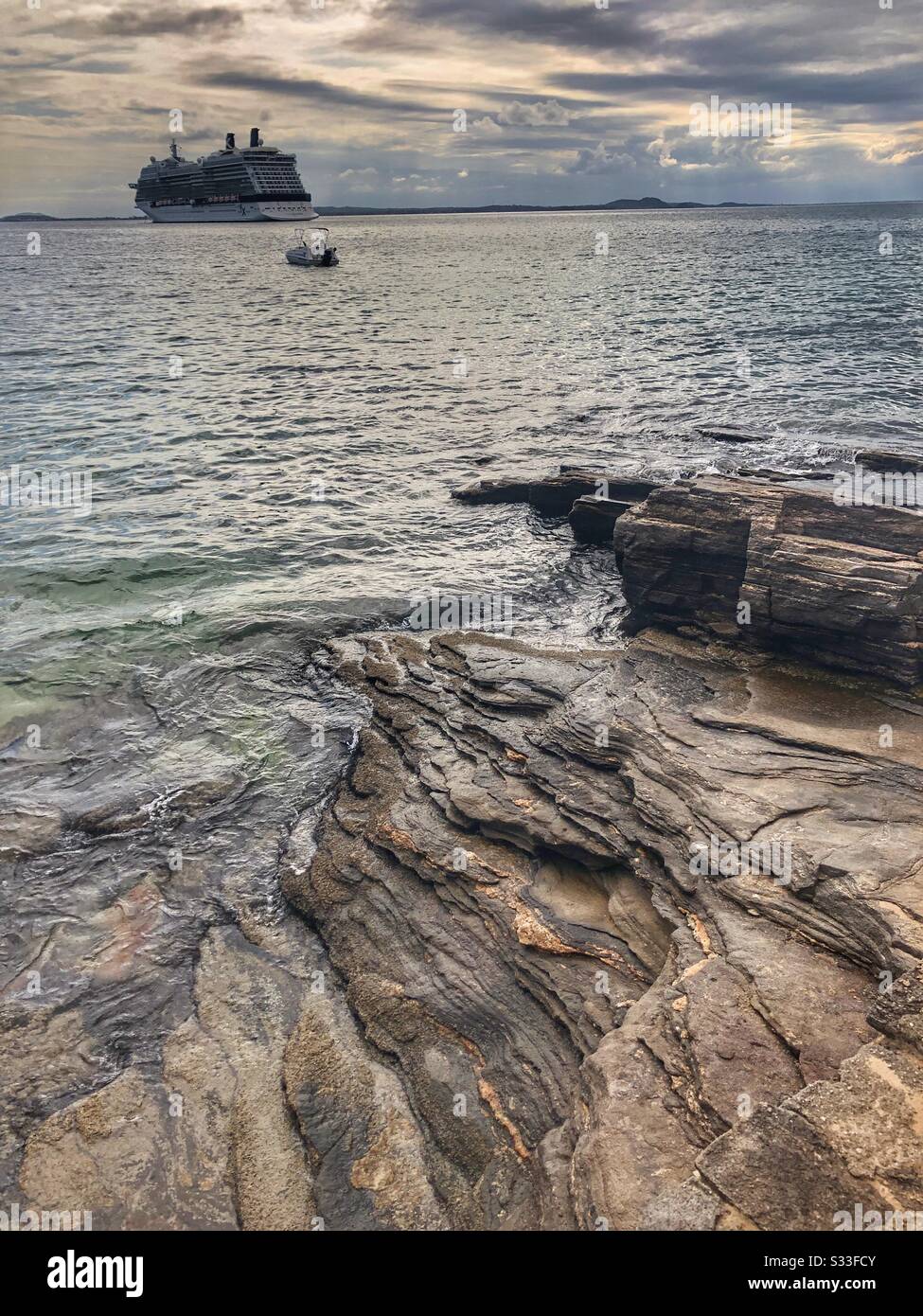 Ship sails out hi-res stock photography and images - Alamy