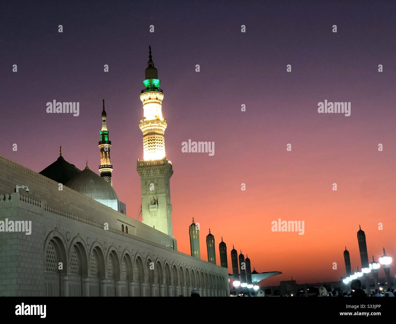 Madinah mosque hi-res stock photography and images - Alamy
