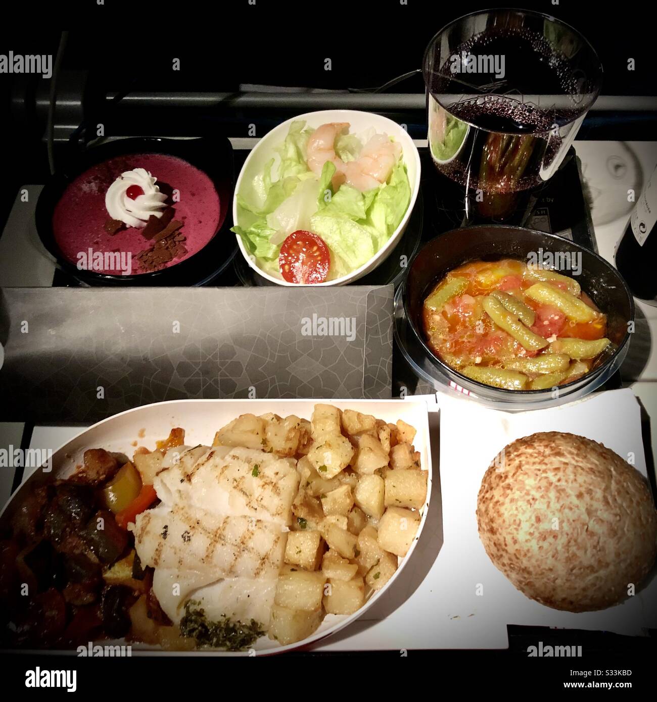 Inflight dinner onboard a turkish airlines plane Stock Photo - Alamy