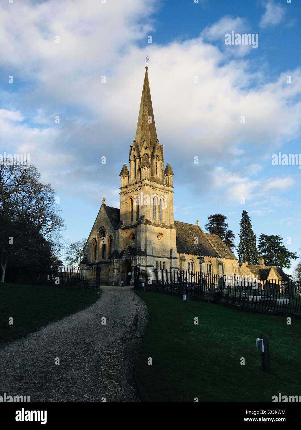 Church in the cotswolds hi-res stock photography and images - Alamy