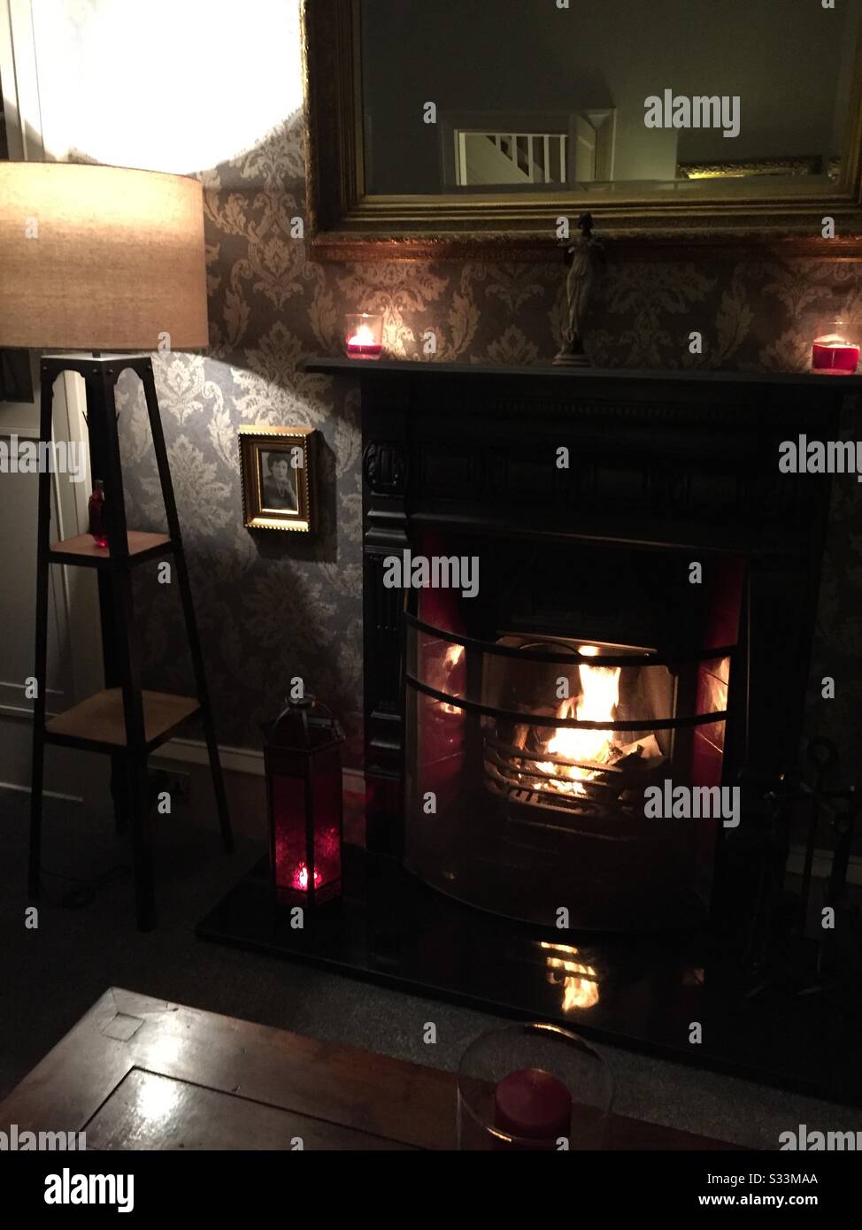 Fire cosy hi-res stock photography and images - Alamy