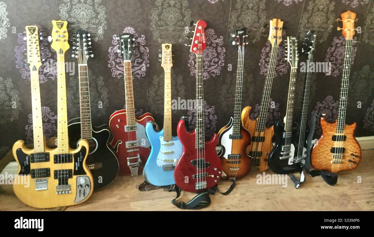 Double neck guitar hi-res stock photography and images - Alamy