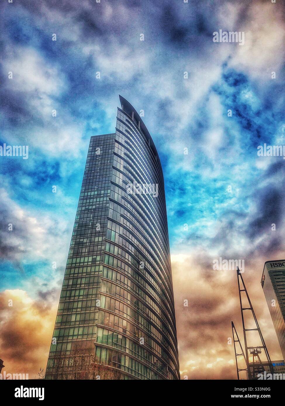 Glass tower block sky london hi-res stock photography and images - Alamy