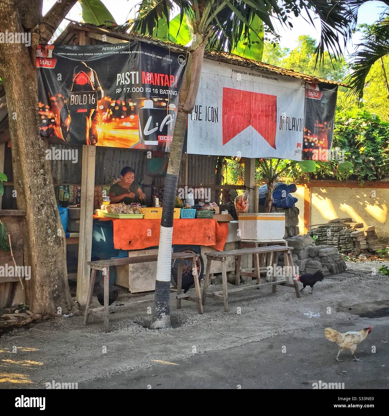 Roadside food stall, Pantai Sengkidu (Sengkidu Beach), Candidasa, Bali ...