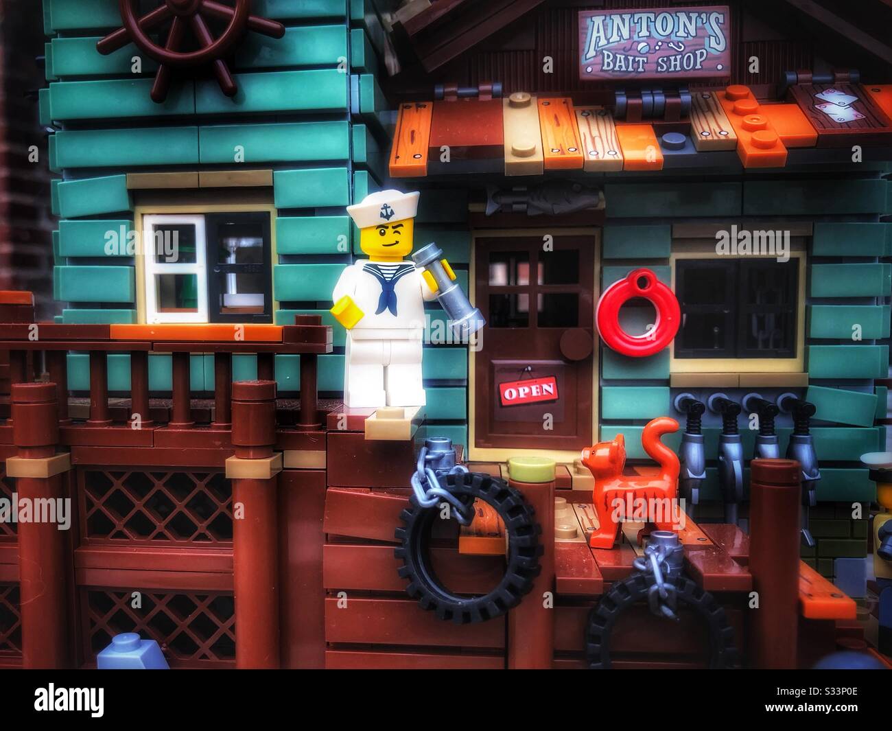 Lego shop hi-res stock photography and images - Alamy