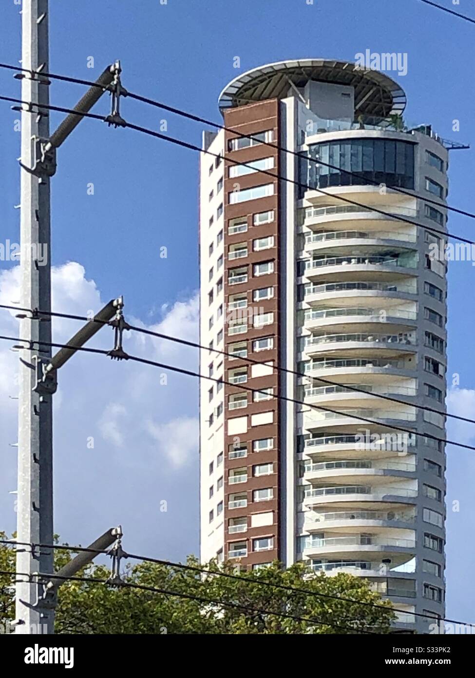 Condo tall hi-res stock photography and images - Alamy