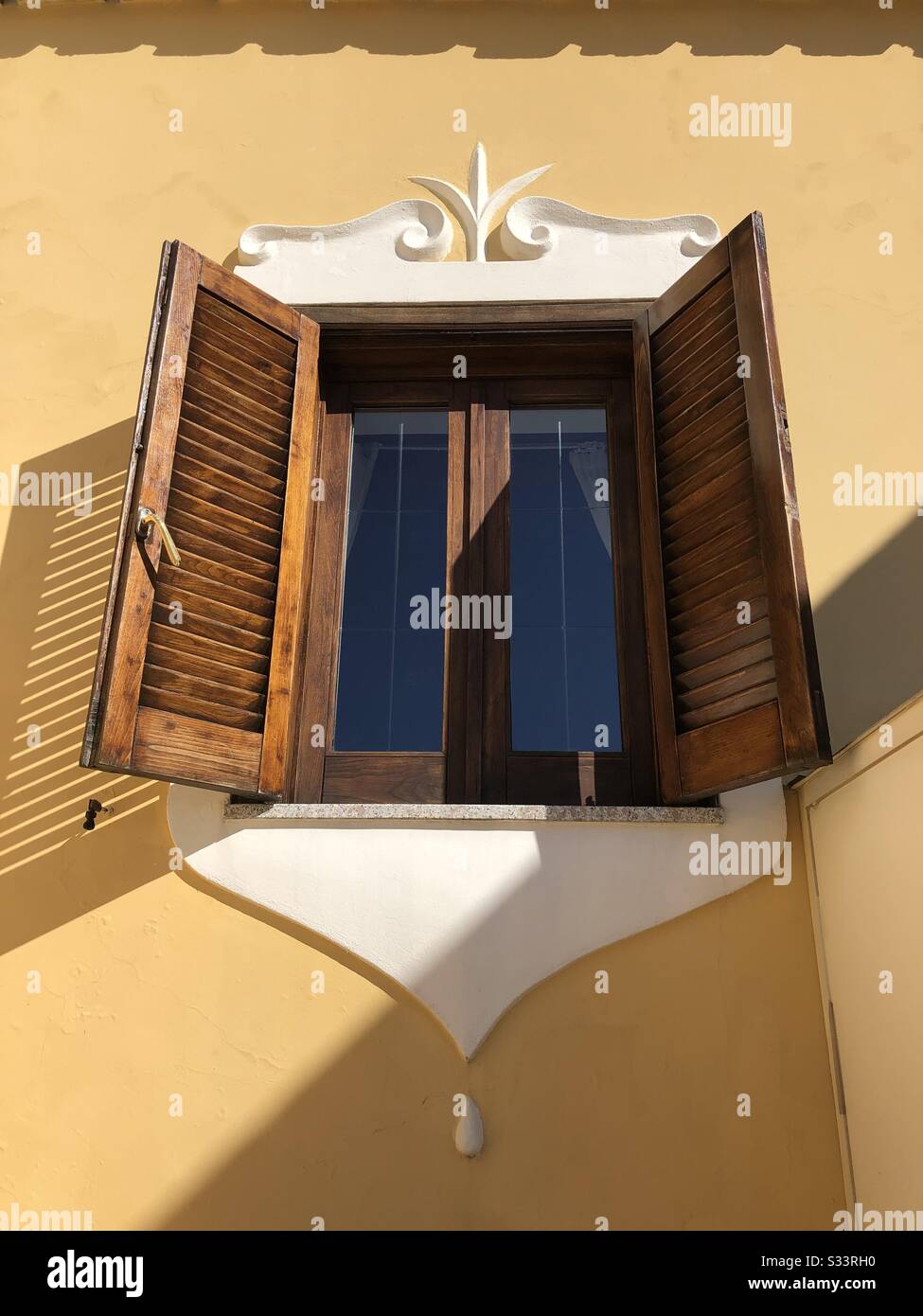 Ornate shutters hi-res stock photography and images - Alamy