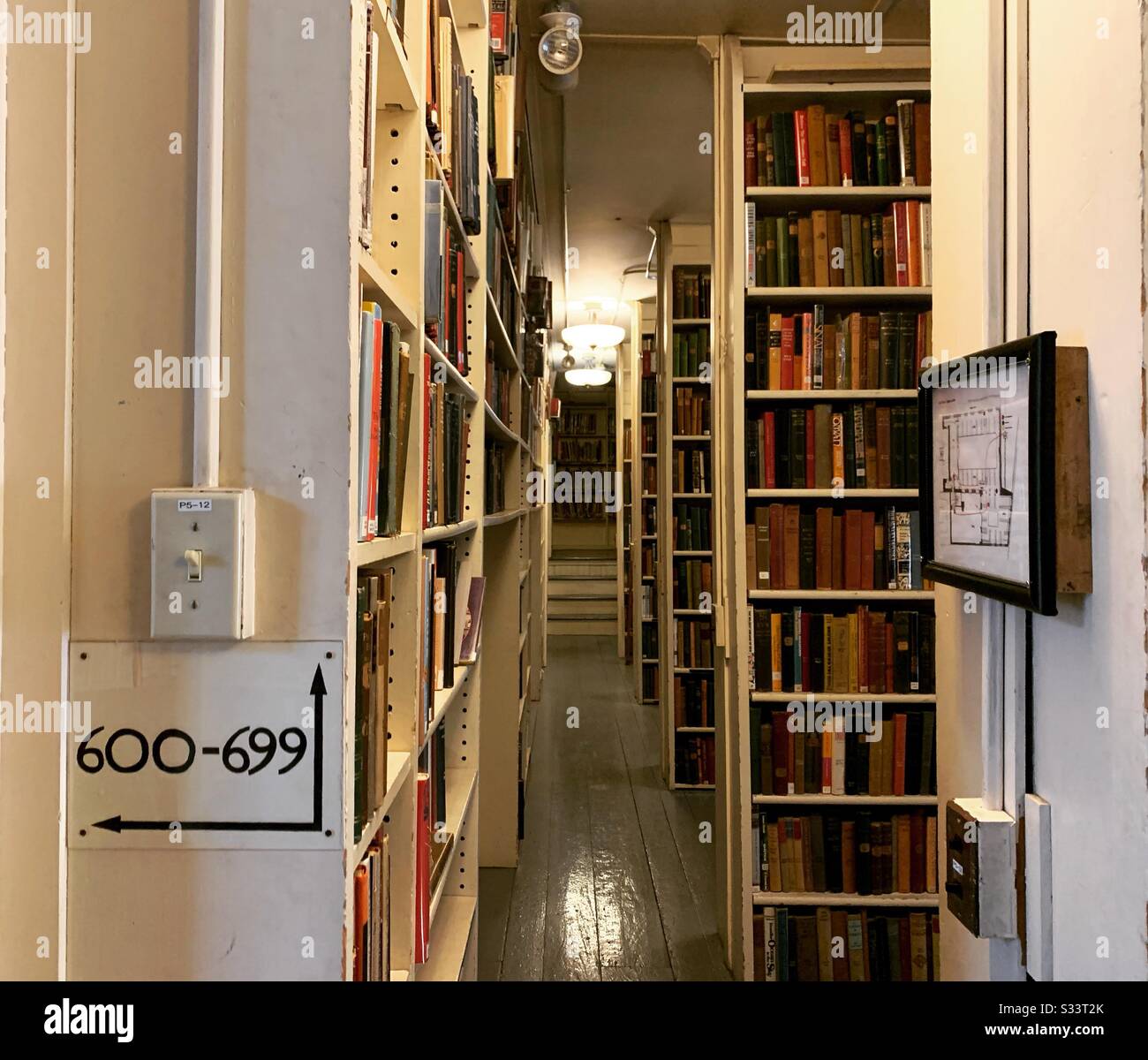 Dewey decimal system hi-res stock photography and images - Alamy