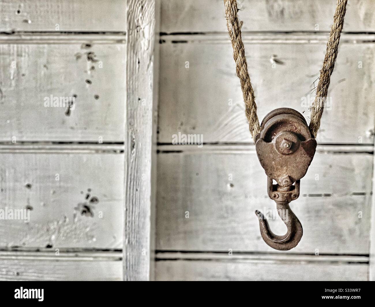 Vintage pulley hi-res stock photography and images - Alamy