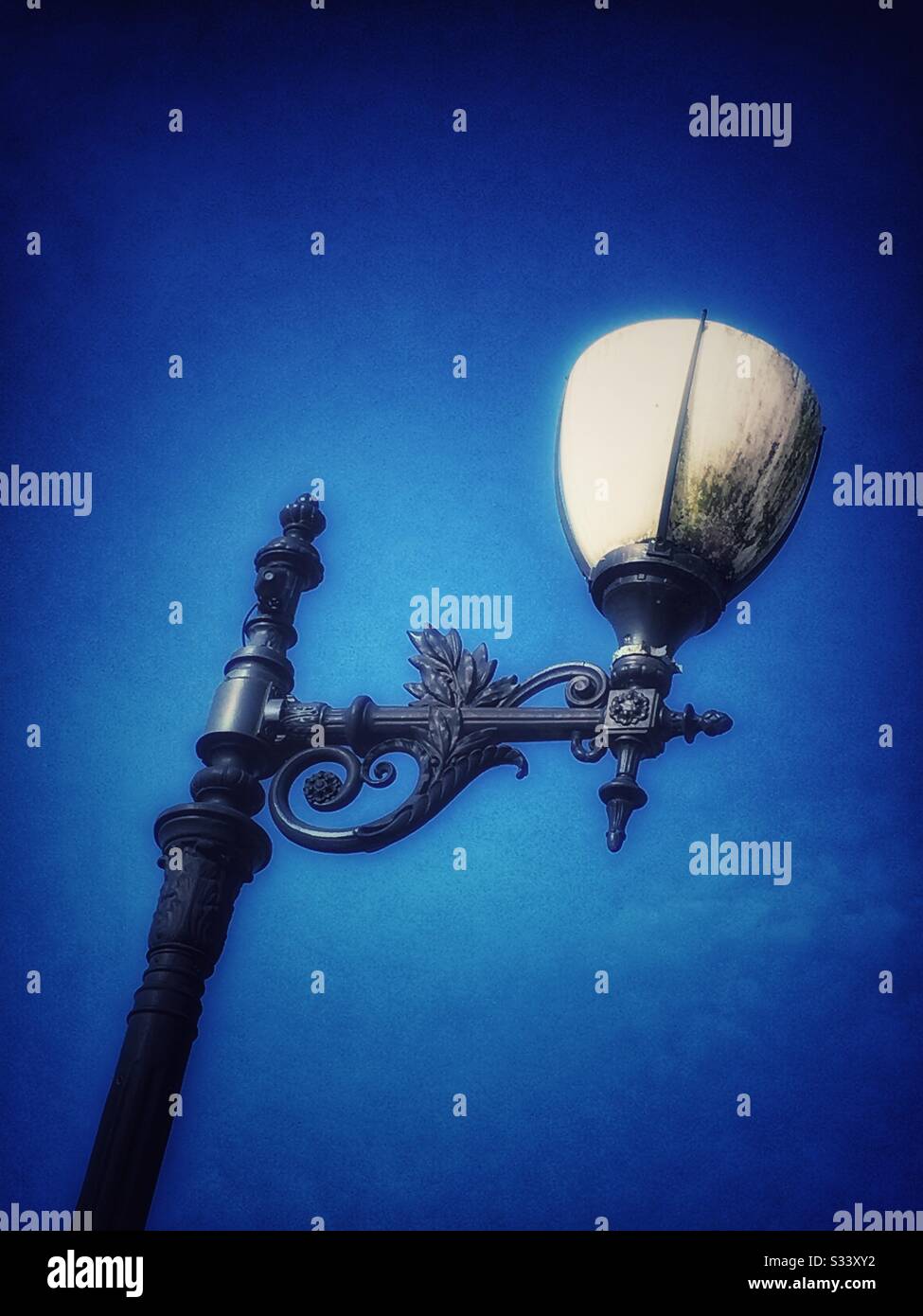 Victorian style street light Uk Stock Photo - Alamy