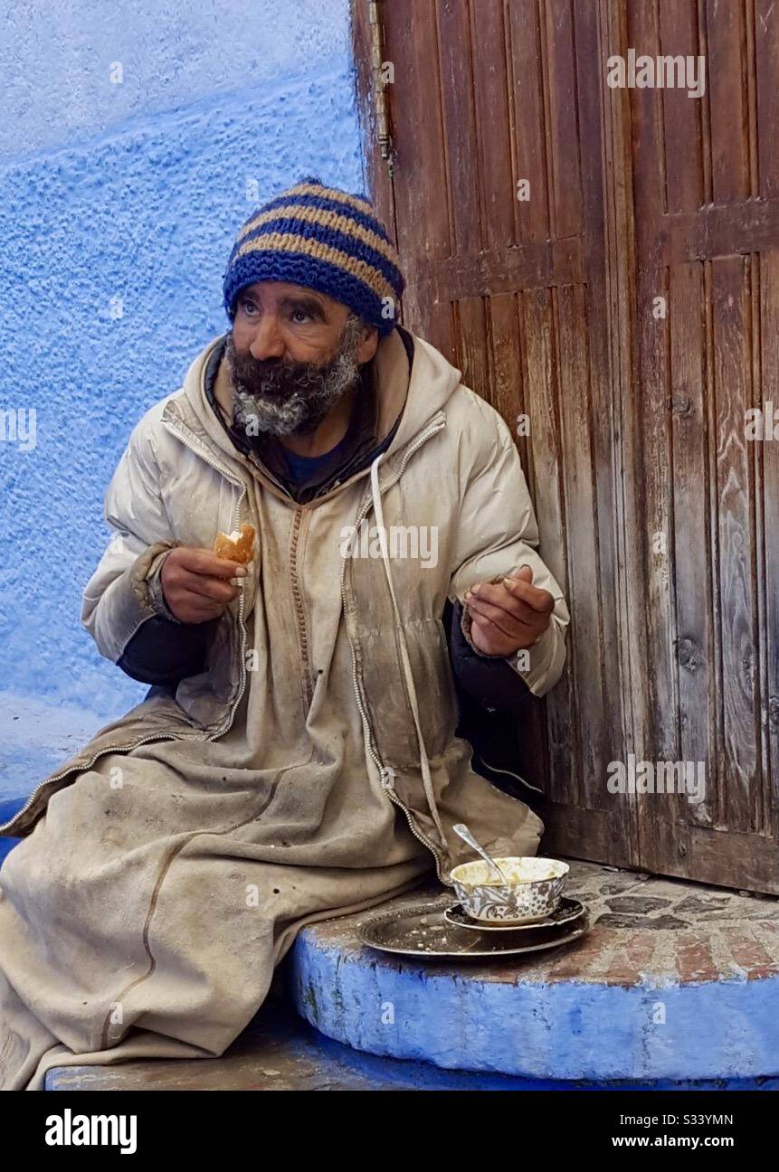 Man eating bread hi-res stock photography and images - Alamy