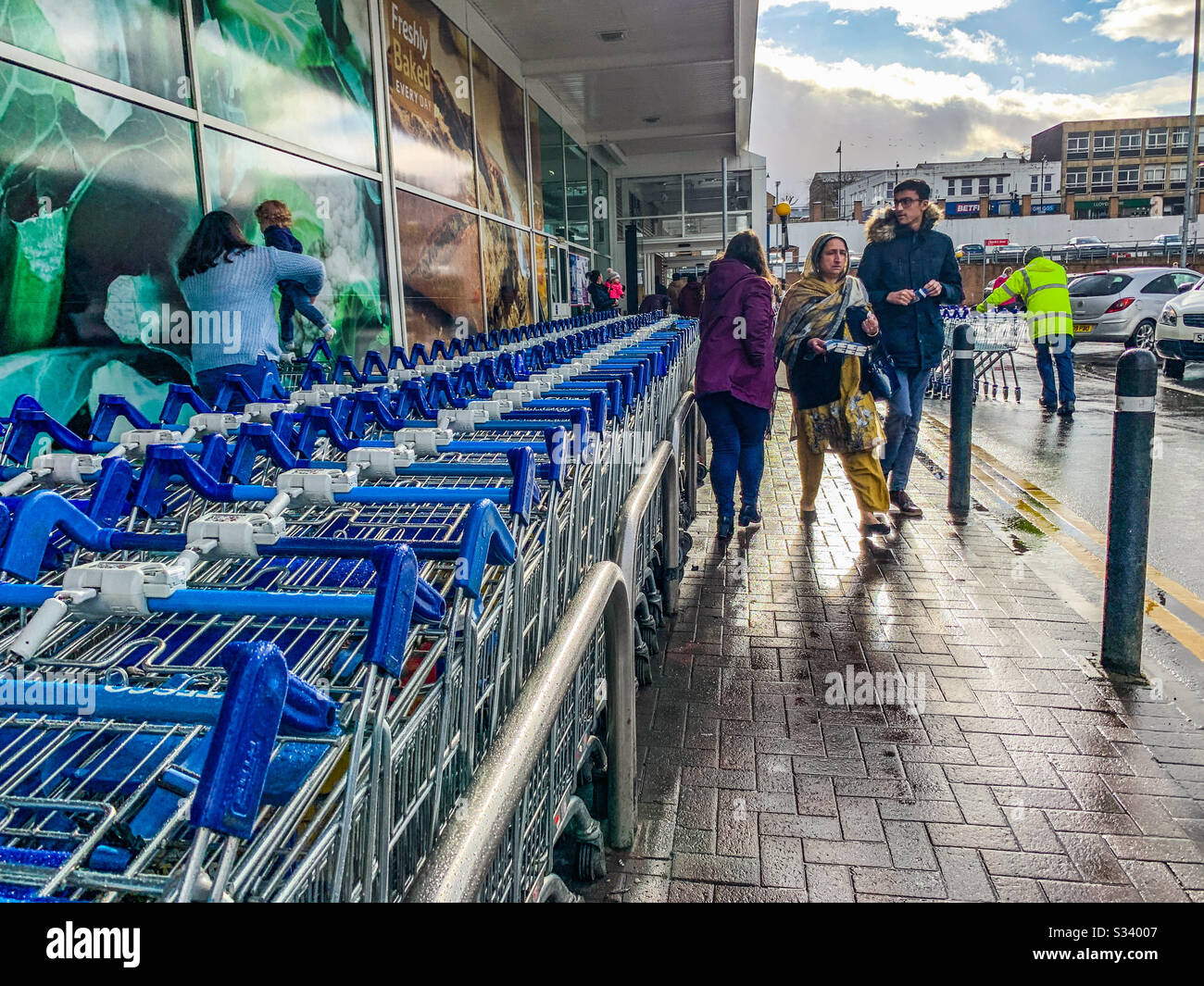 Tesco trolleys hi-res stock photography and images - Alamy
