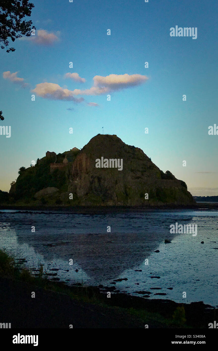 Dumbarton Castle on Dumbarton Rock on the River Clyde in Scotland Stock ...