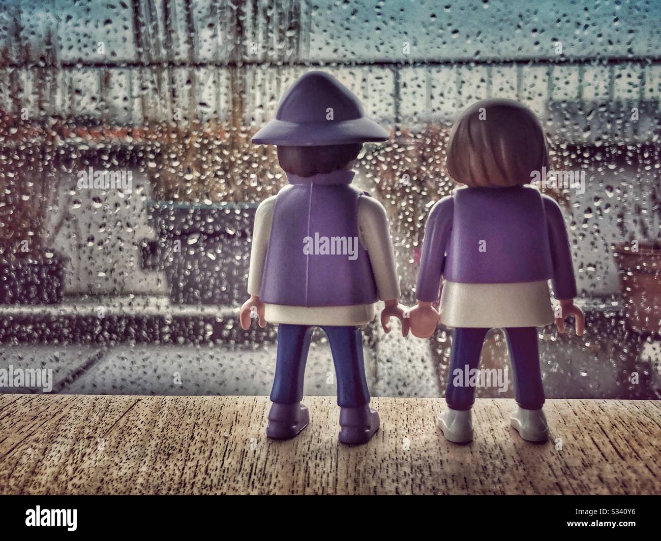 Girl watching the rain hi-res stock photography and images - Alamy