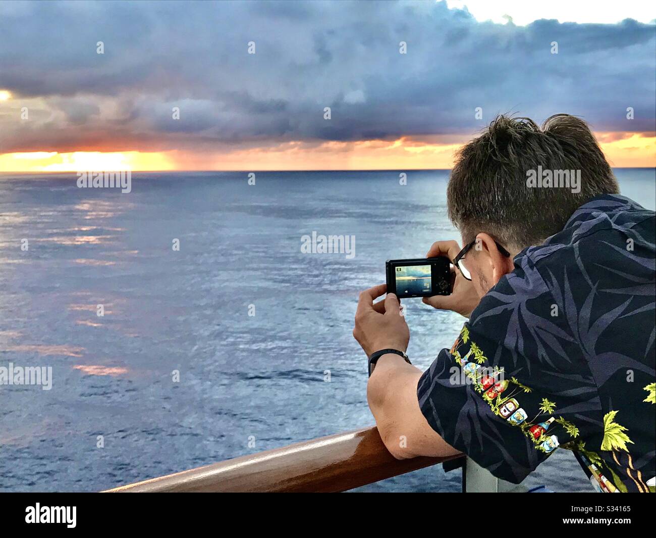 Taking picture sunset hi-res stock photography and images - Alamy