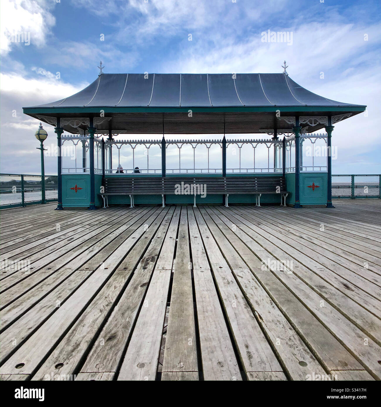 Pier shelter hi-res stock photography and images - Alamy