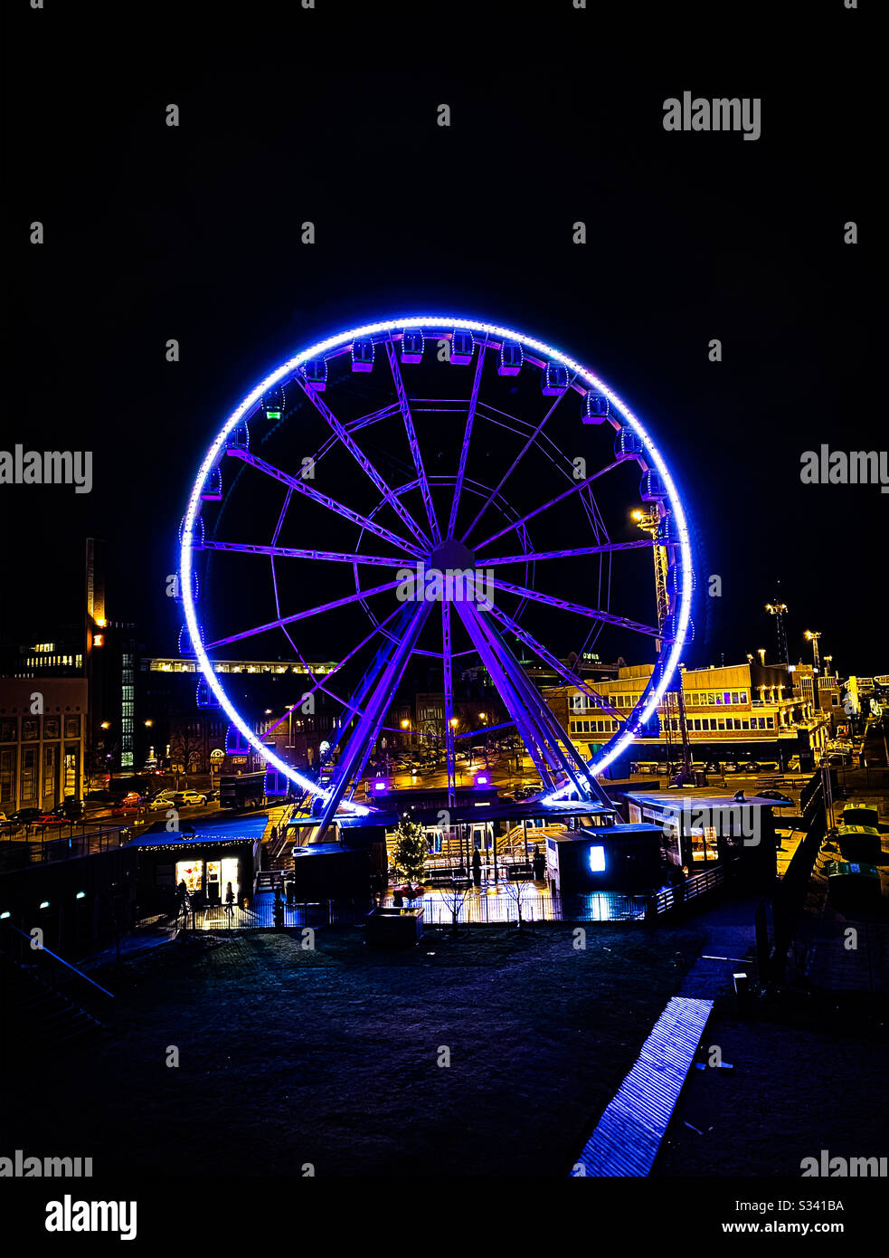 Illuminated Bright Blue Ferris Wheel Stock Photo - Alamy