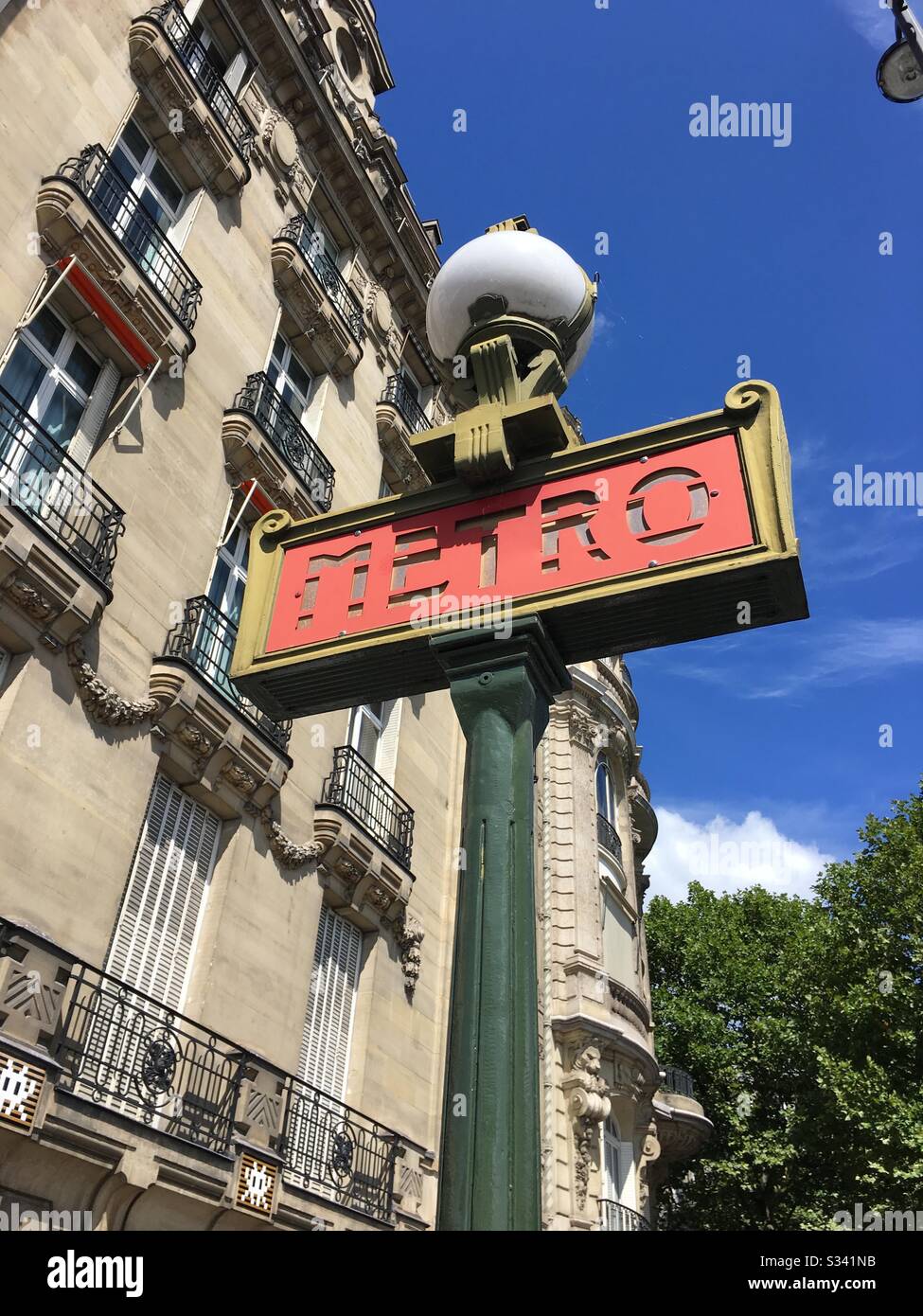 Vintage paris metro hi-res stock photography and images - Alamy