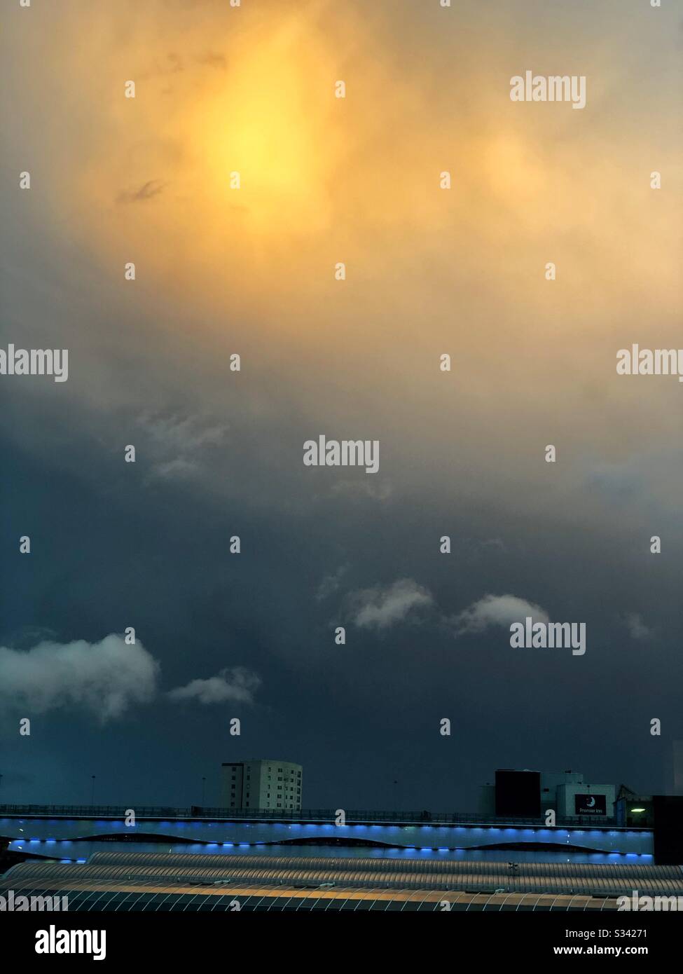Cardiff skyline hi-res stock photography and images - Alamy