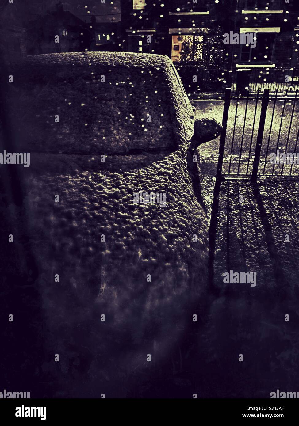 Car driveway hi-res stock photography and images - Alamy