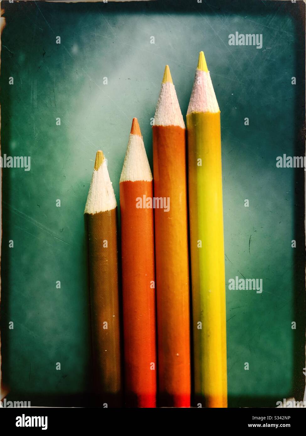 Crayons drawing stationery hi-res stock photography and images - Alamy