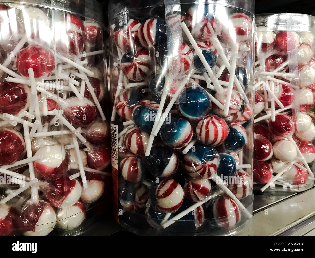 Colorful candy hi-res stock photography and images - Alamy