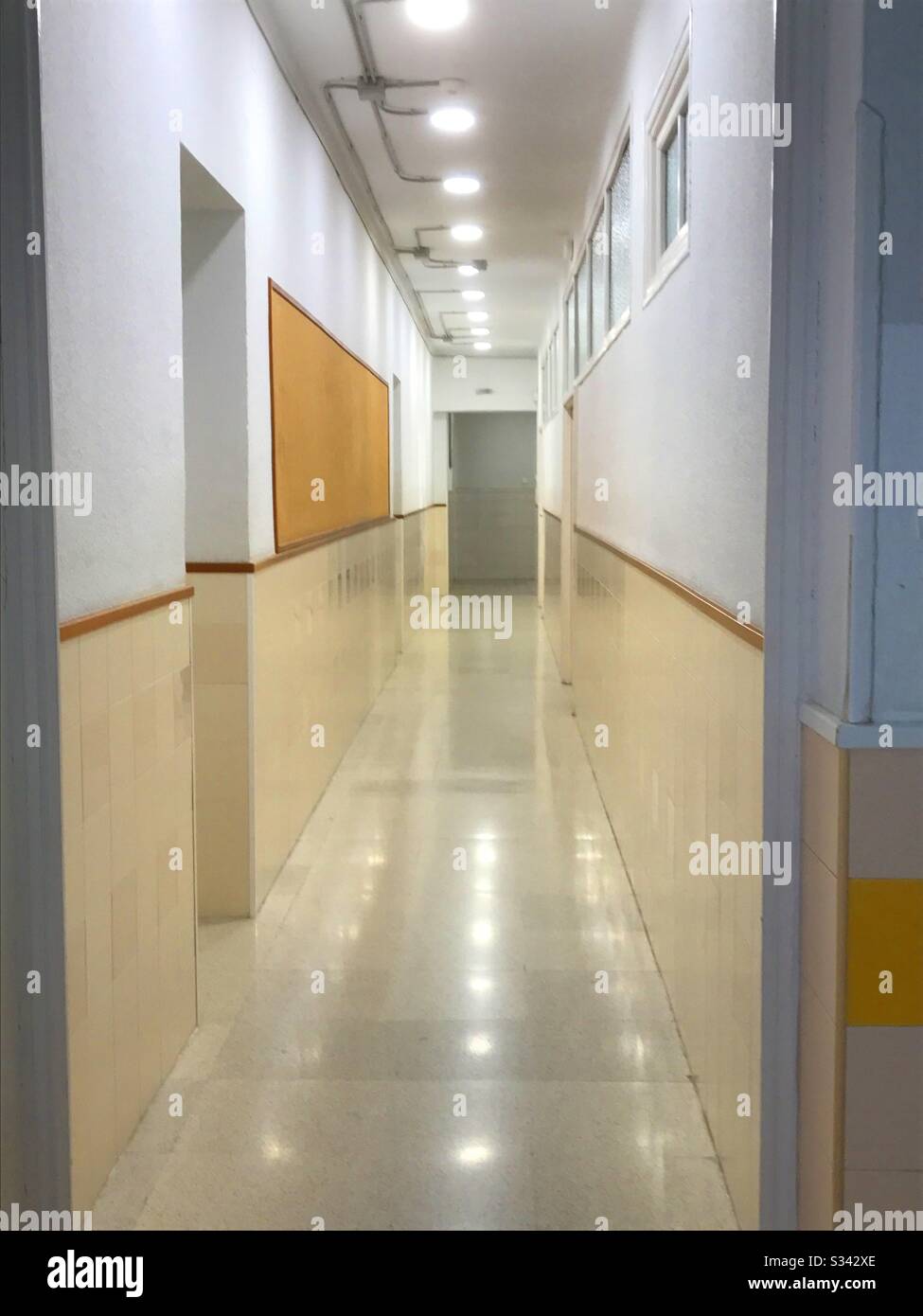 Corredor largo hi-res stock photography and images - Alamy