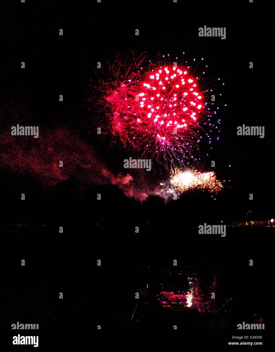 Firework reflection river hi-res stock photography and images - Alamy