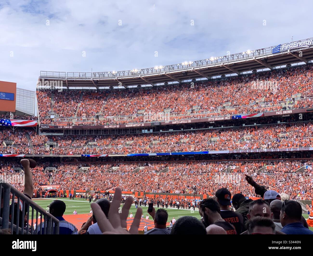 Crowd at football game hi-res stock photography and images - Alamy
