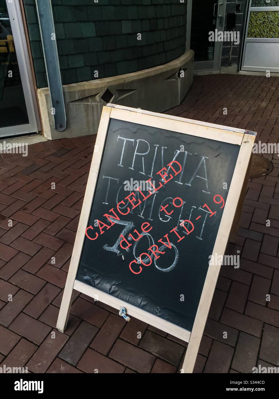 Corvid 19 sign hi-res stock photography and images - Alamy