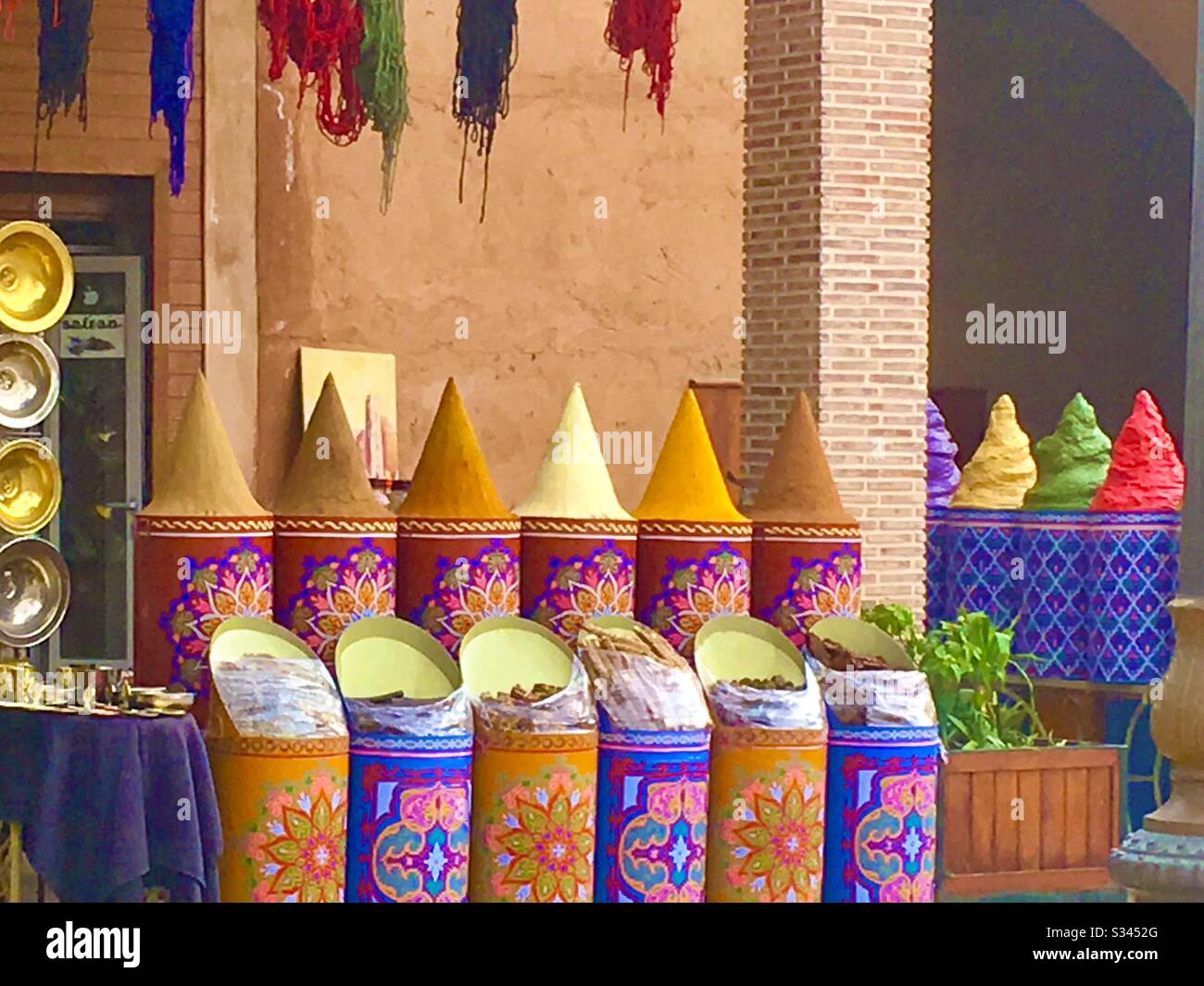 Shops marrakech hi-res stock photography and images - Alamy