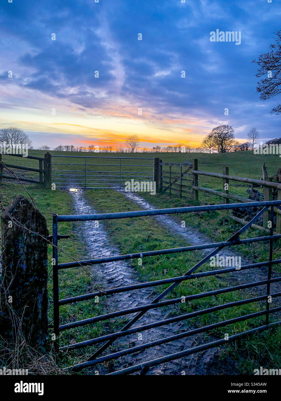 Countryside gates hi-res stock photography and images - Alamy